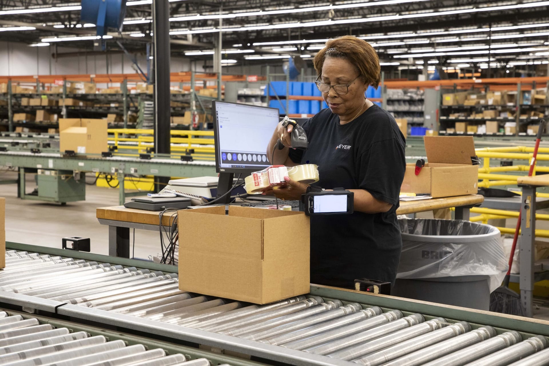 How Can a 3PL Handle Your Seasonal Spikes? - Veyer LLC